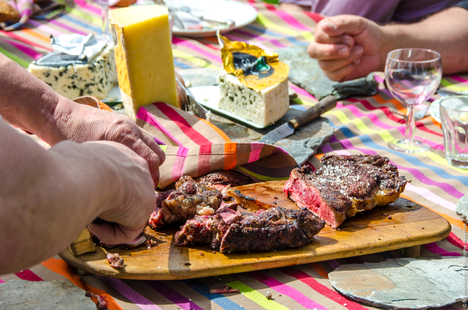Où manger un aligot dans un buron en Aveyron