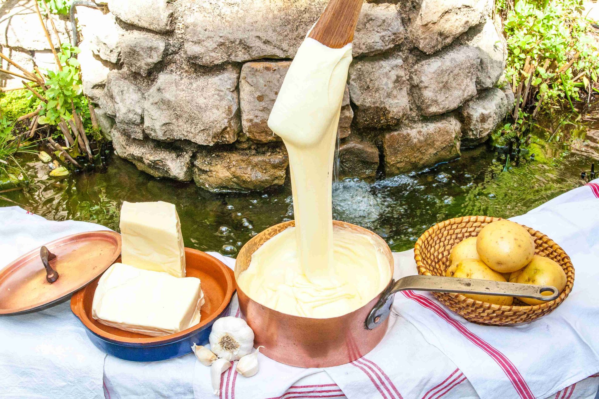 La recette traditionnelle : l'aligot de l'Aubrac - Dégustez l'Aveyron
